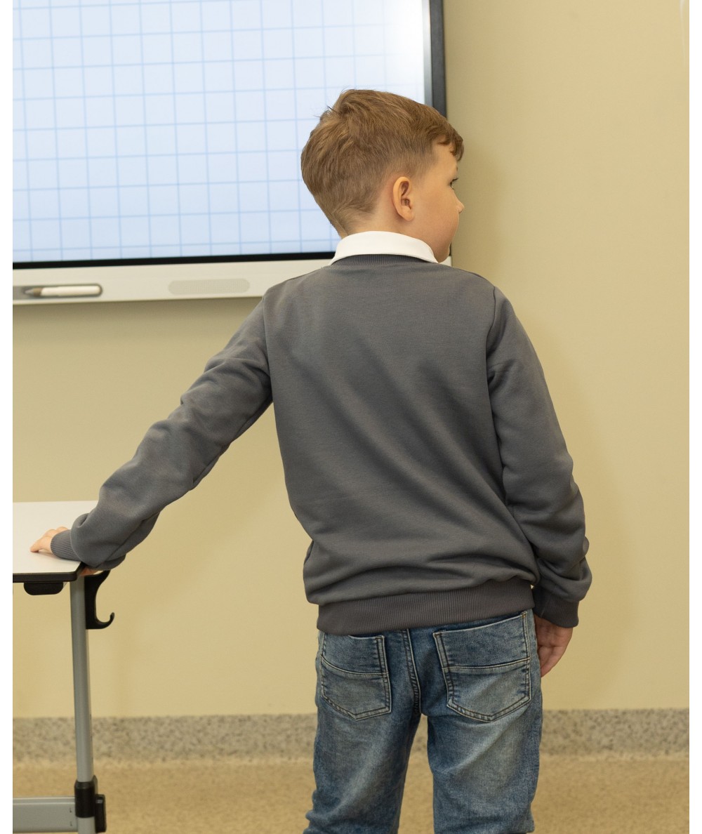 Uždaras, pilkas mokyklinis džemperis